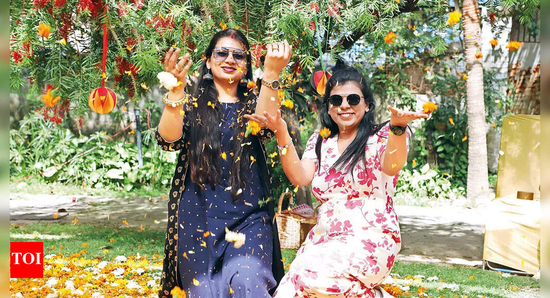 Lucknowites enjoyed phoolon waali Holi | Events Movie News - The Times ...