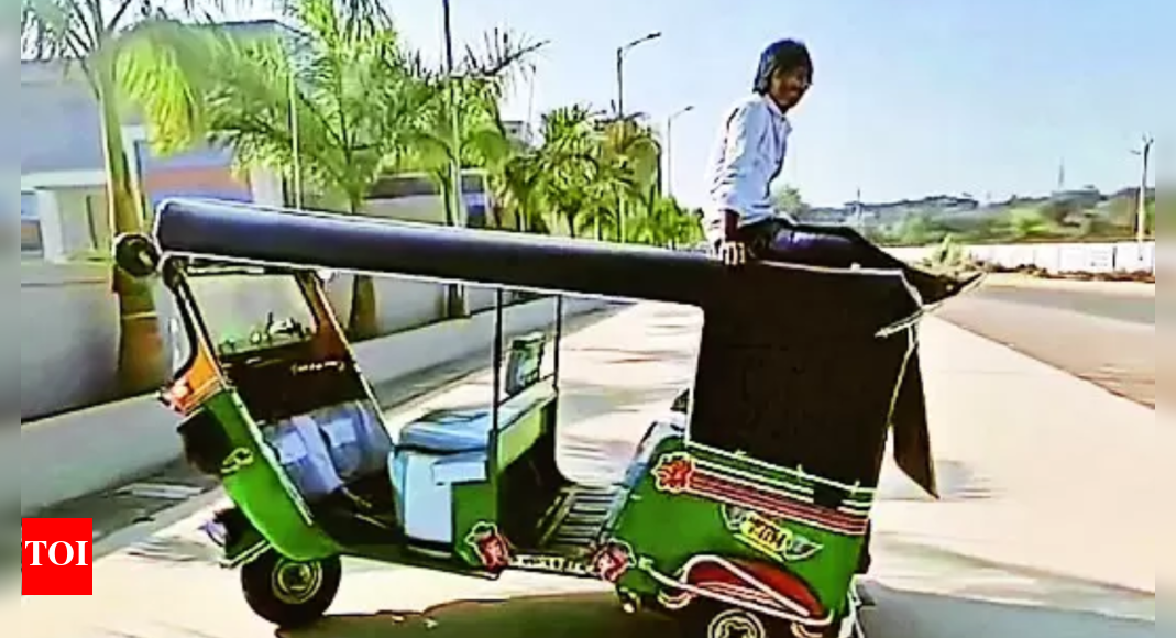 Rickshaw Driver: Man Held For Putting Rickshaw On Autopilot, Climbing ...