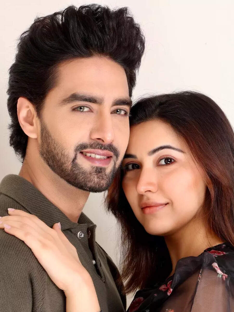 Yeh Rishta Actor Rohit Purohits Romantic Pics With Wife Sheena Bajaj