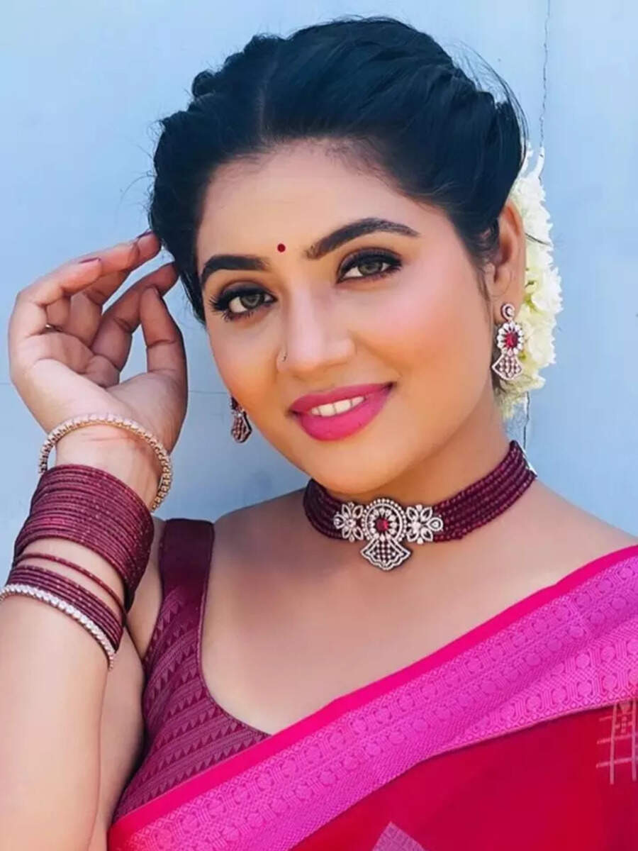 Attractive looks of Anshitha | Times of India