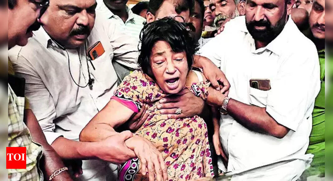 Vinod: Cops Invoke Murder Charge; Kin, Neighbours In Mourning | Kochi ...