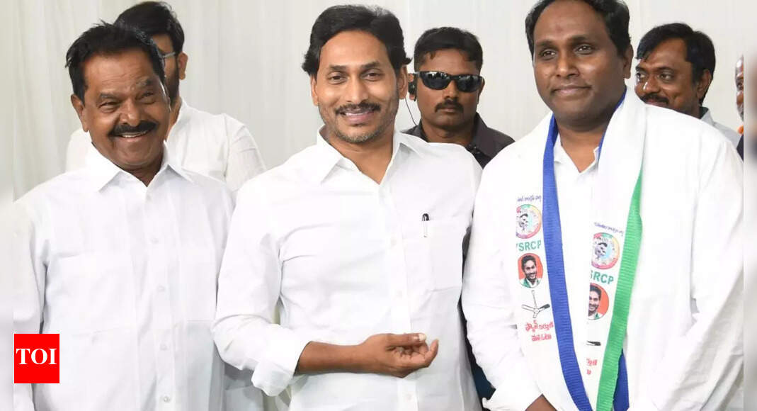 TDP faces heat at GD Nellore after ex-minister's son joins YSRCP in CM Mohan Reddy's presence ...