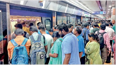 Metro Railway: In First 15 Days, 53.5k Travelled Daily Under River ...