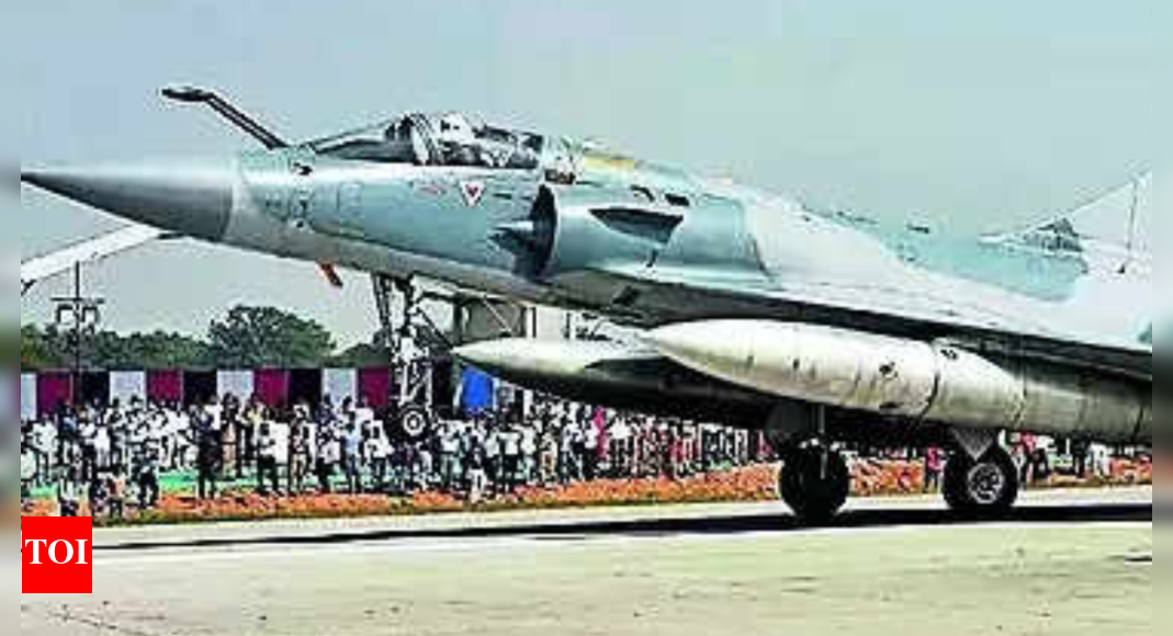 Skyway: IAF planes touchdown on Agra-Lucknow e-way | Kanpur News ...