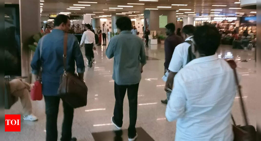 Not Russia; Vijay and Venkat Prabhu leave for THIS country for 'GOAT ...