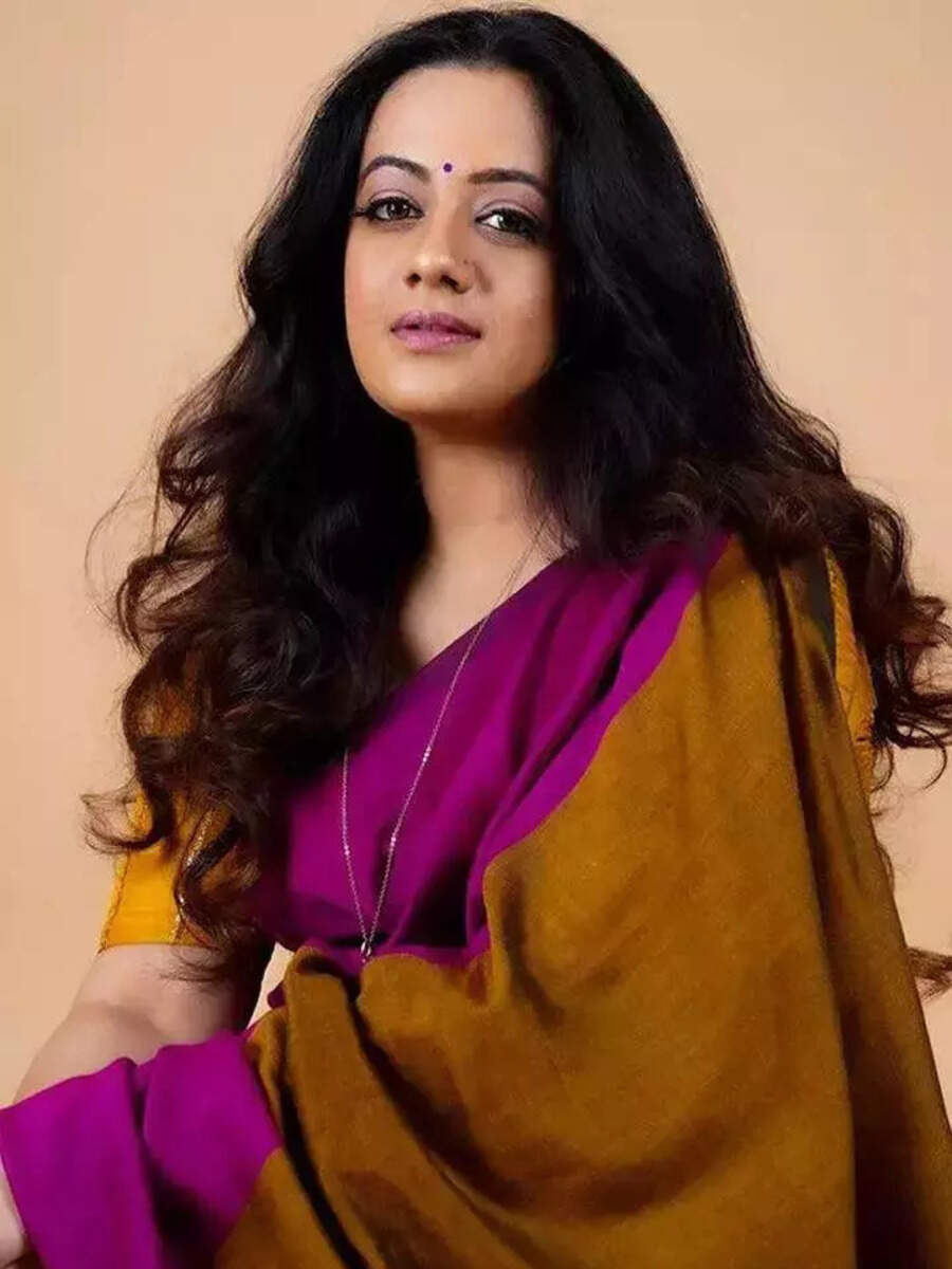 Spruha Joshi enchants in saree with her enduring elegance | Times of India