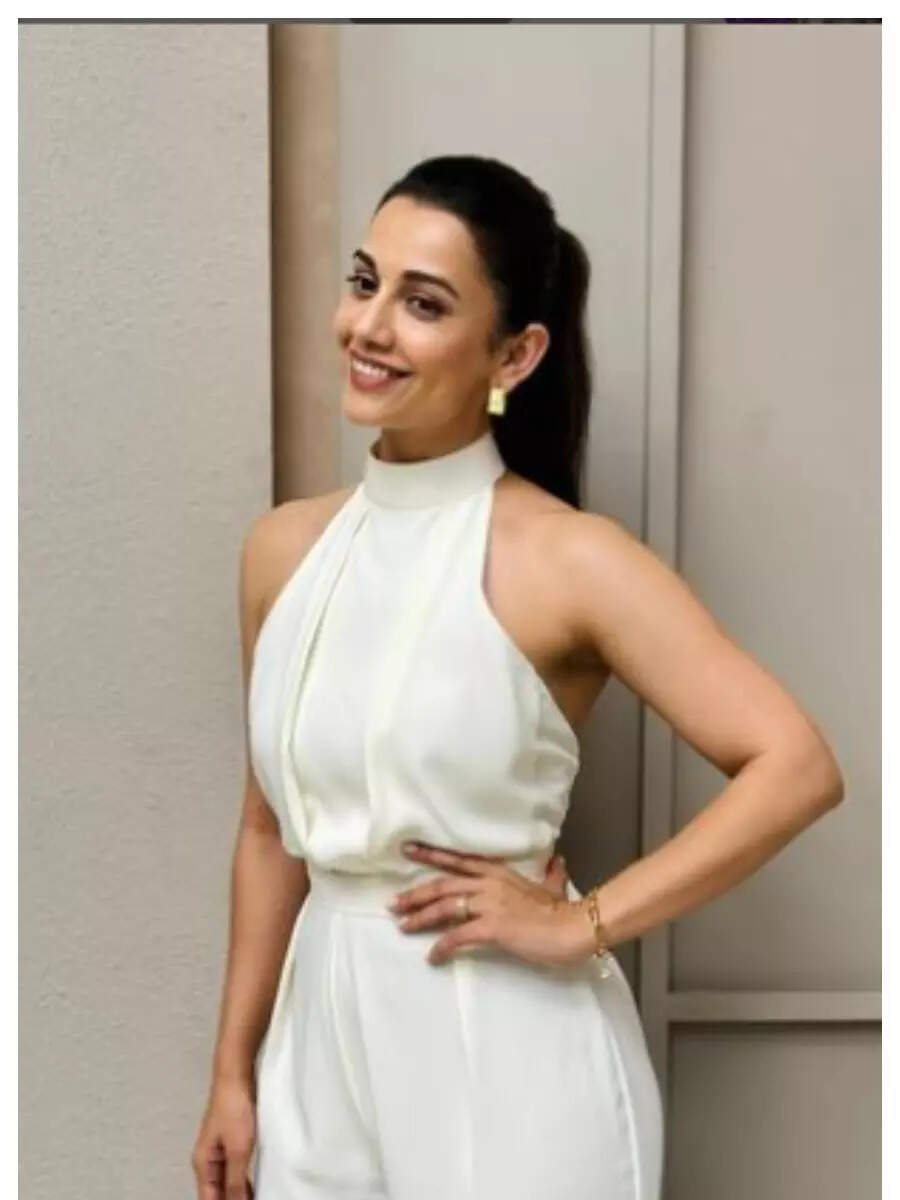 Esha Kansara: Captivating the lens with mesmerizing charm | Times of India