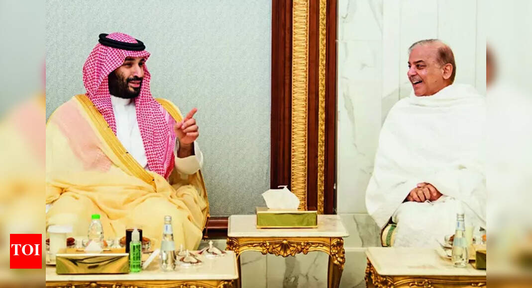 Mohammed bin Salman meets Pak PM in Saudi, urges India-Pak talks to ...