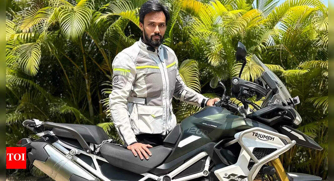 Ajith gifts a luxurious bike to his 'Vidaamuyarchi' co-star Arav ...