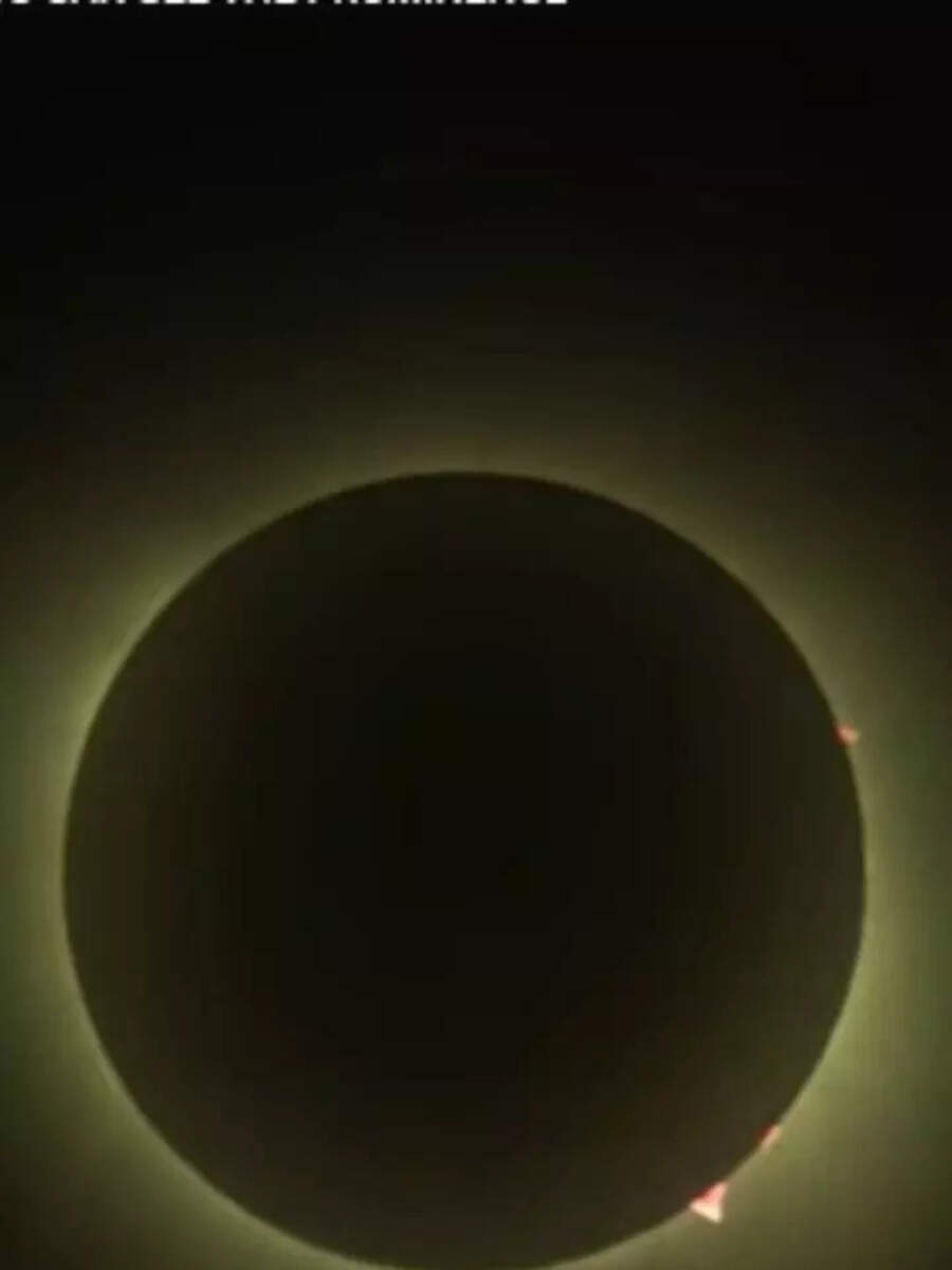 Solar Eclipse Pictures: Beautiful pictures of Solar Eclipse shared by ...
