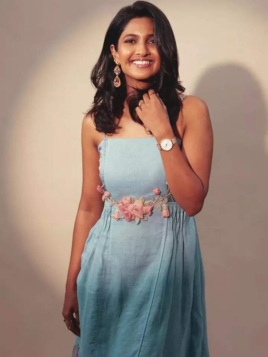 Keerthi's captivating clicks | Times of India
