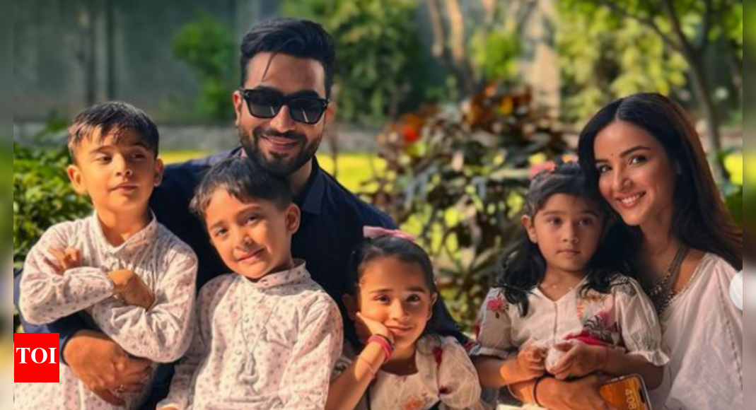 Aly Goni and Jasmin Bhasin post adorable family pictures celebrating ...