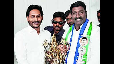 YSRCP: Leaders From Tdp, Jana Sena Join Ysrcp | Vijayawada News - Times of India