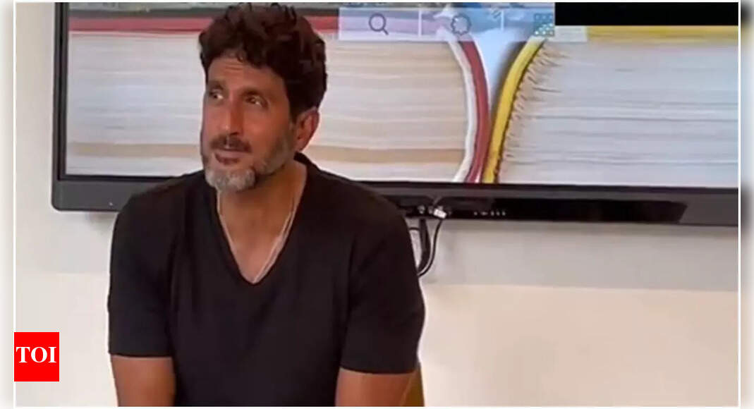 'Fauda' actor Tsahi Halevi croons SRK's 'Tujhe Dekha To Ye Jaana Sanam ...