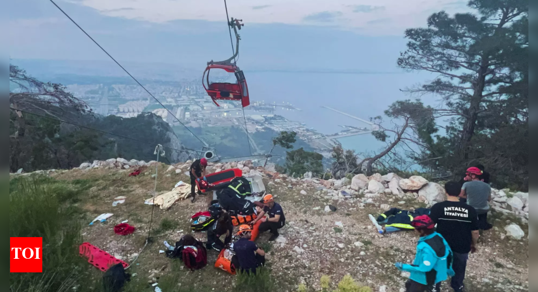More than 40 people still stranded the day after a deadly cable car ...