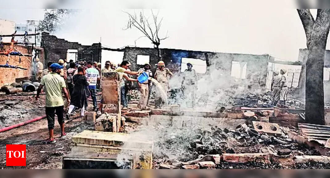 Fire: 50 Shanties, 15 Cowsheds Gutted In Dum Dum Fire | Kolkata News ...