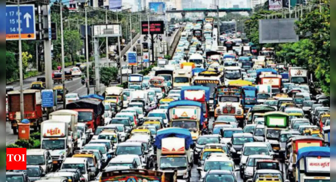At 46 lakh, Mumbai now has 2,300 vehicles for every km of road | Mumbai ...