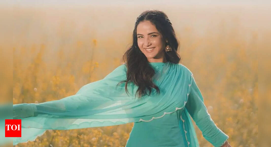 Jasmin Bhasin's Monday wisdom on being the one people want to work with ...