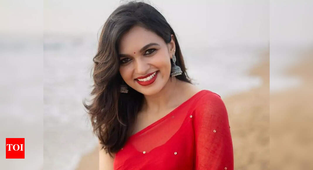 Sri Devaa shares an unmissable BTS video with team 'Siragadika Asai ...