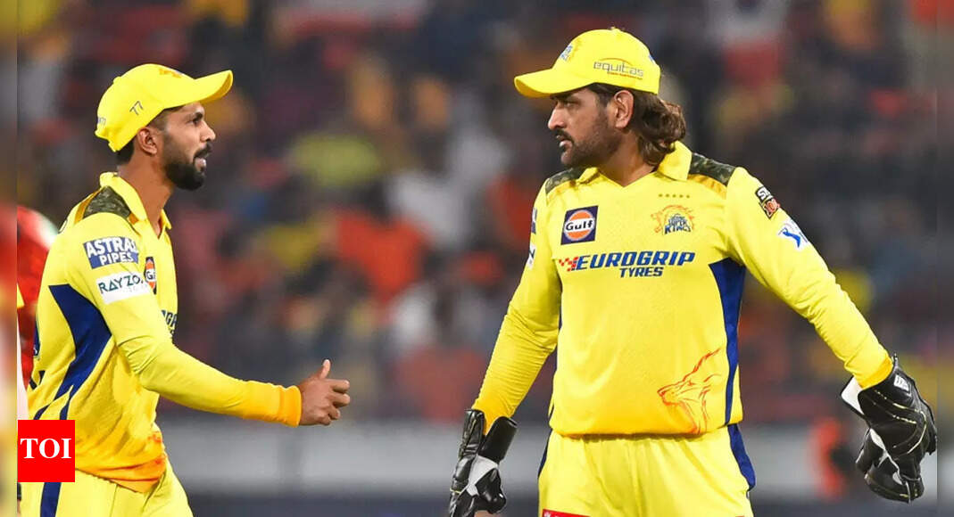 WATCH: MS Dhoni asks new skipper Ruturaj Gaikwad to give him a pat on the back | Cricket News ...