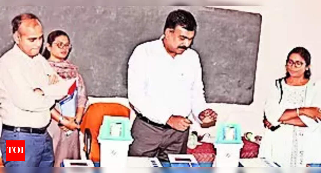 CEO: Ceo Visits Lwe-hit Villages In Gumla | Ranchi News - Times of India