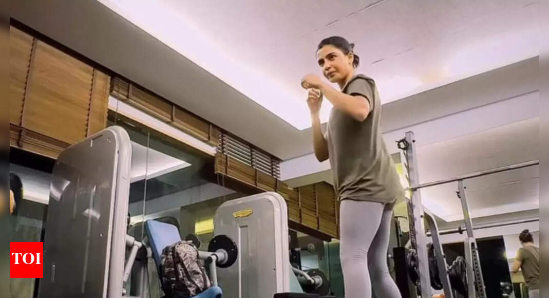 Samantha Ruth Prabhu tries a high leg kick move in her recent gym ...