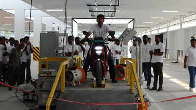 Raptee Energy rolls out first electric motorcycle from Chennai plant ...