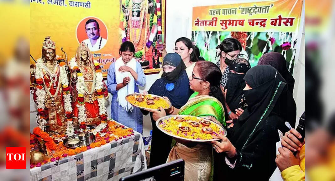 Muslim Women In City Perform Aarti Of Lord Ram, Sing Sohar | Varanasi ...