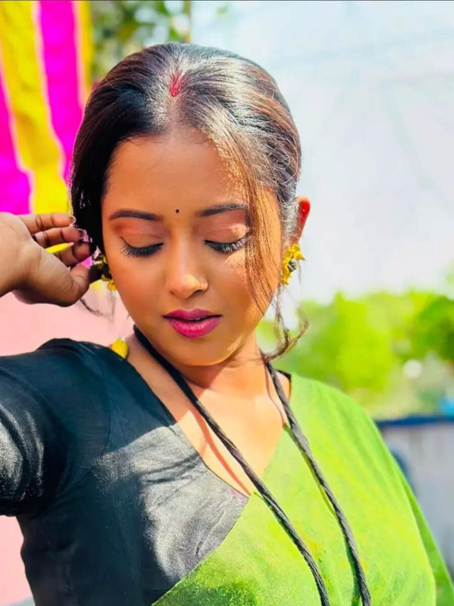 Shruti Das shines in saree | Times of India
