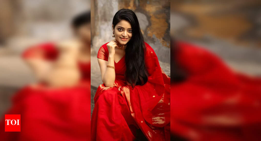 Art is beautiful, and being an artist is God's gift: Janani | Tamil ...