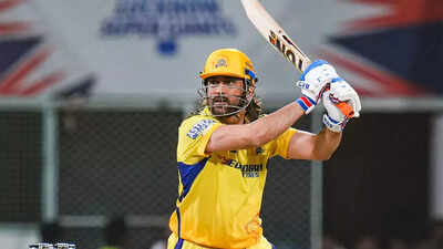 MS Dhoni sizzles with another sensational 9-ball 28* cameo as crowd get ...