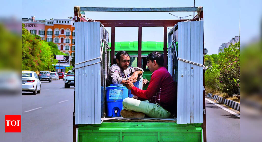 Temperature: Cloudy Skies And Winds Keep Temp In Check | Gurgaon News ...