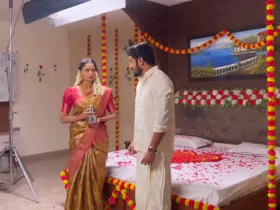 Television actress Shubha Raksha shares BTS video from Karthigai Deepam ...