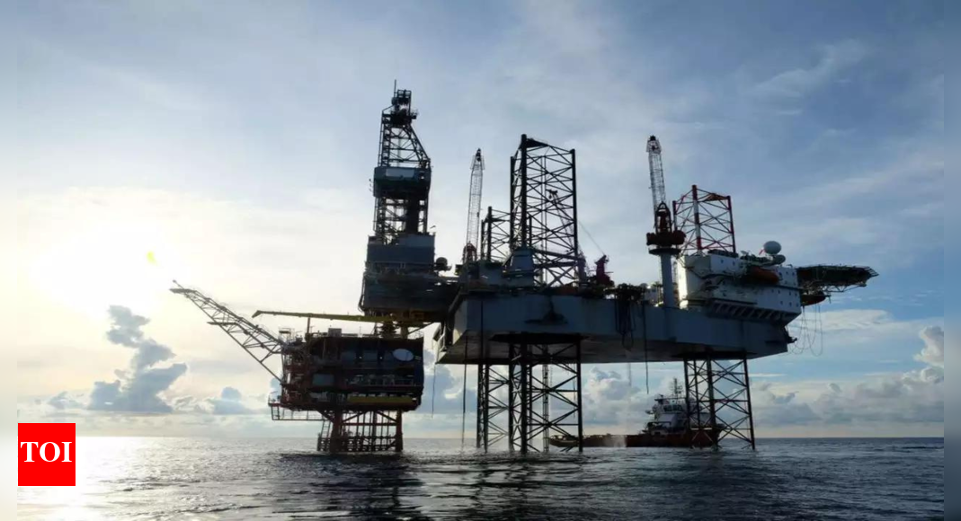 Floating fortresses: US navy to convert oil rigs into mobile military ...