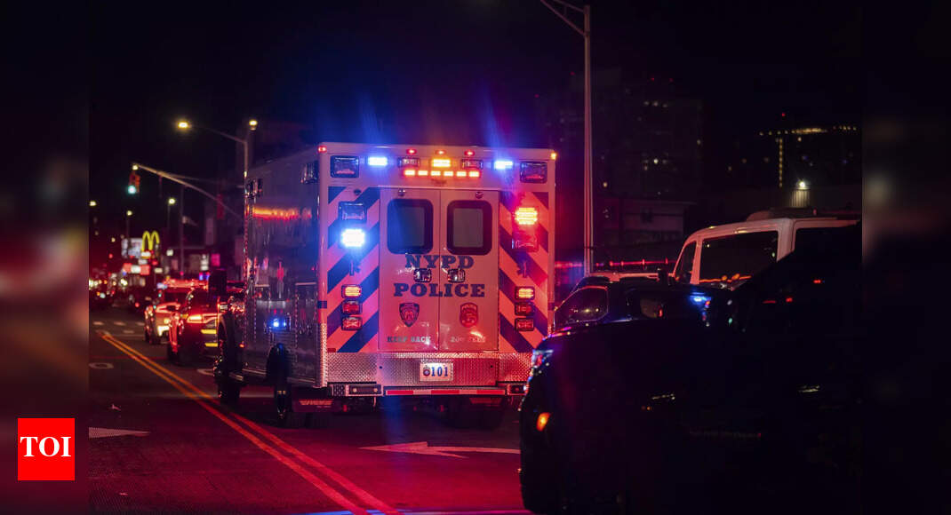 Chicago police officer fatally shot overnight while heading home from ...