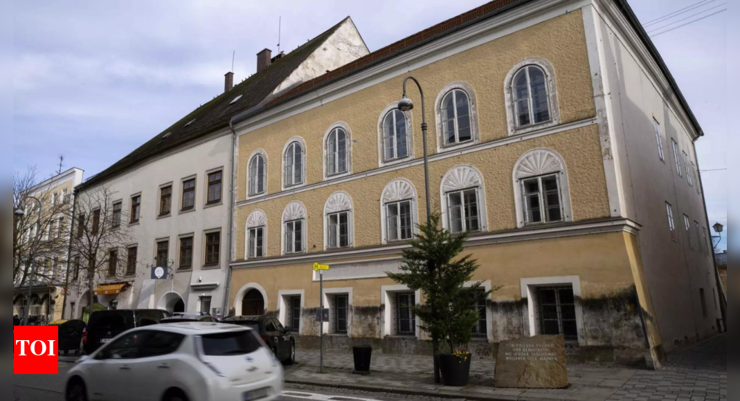 4 Germans caught marking Adolf Hitler's birthday outside Nazi dictator ...