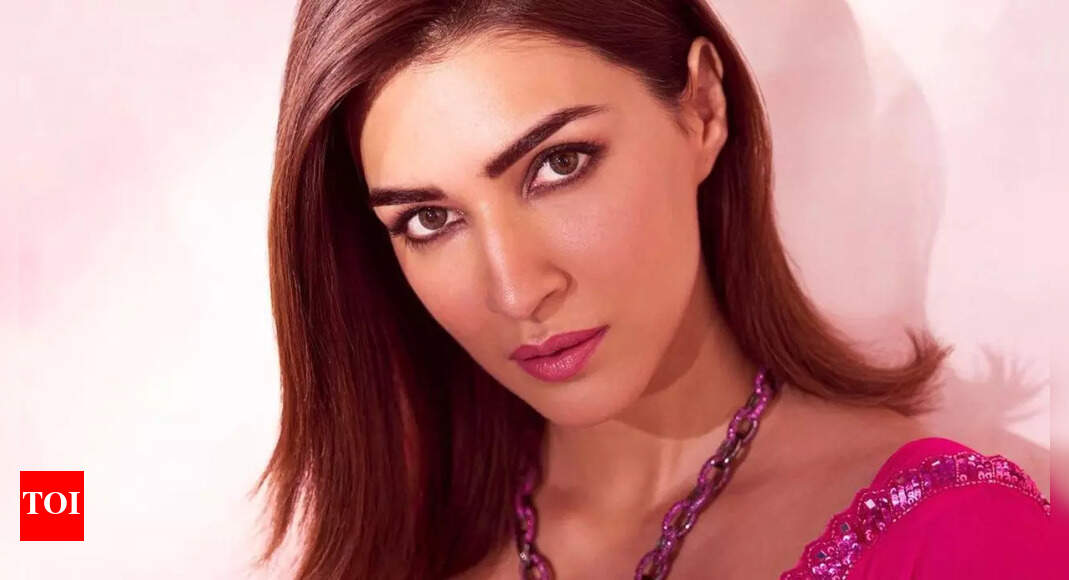 Kriti Sanon chooses Pankaj Tripathi over Varun Dhawan and Shahid Kapoor as her favorite co-star ...