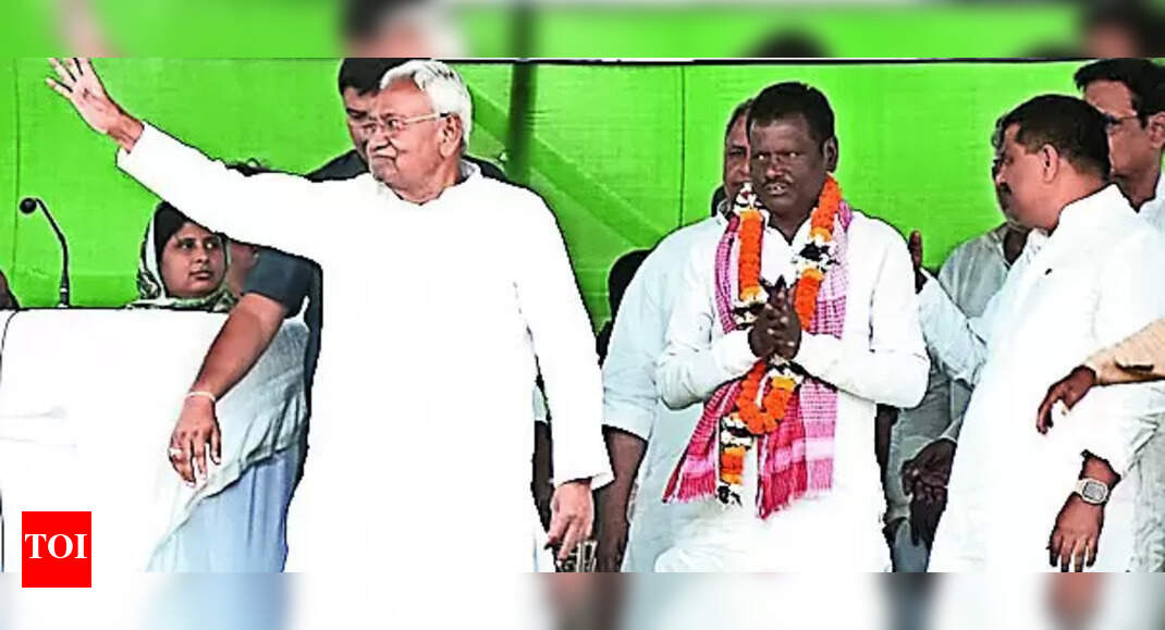Chief Minister Nitish Kumar: It’s Family Firstfor Lalu: Nitish | Patna ...