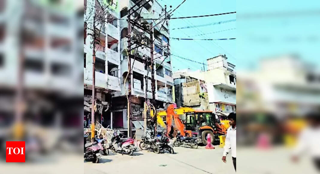 Anti-Squatter Drive: Anti-squatter Drive: 5 Flats & Few Shops ...