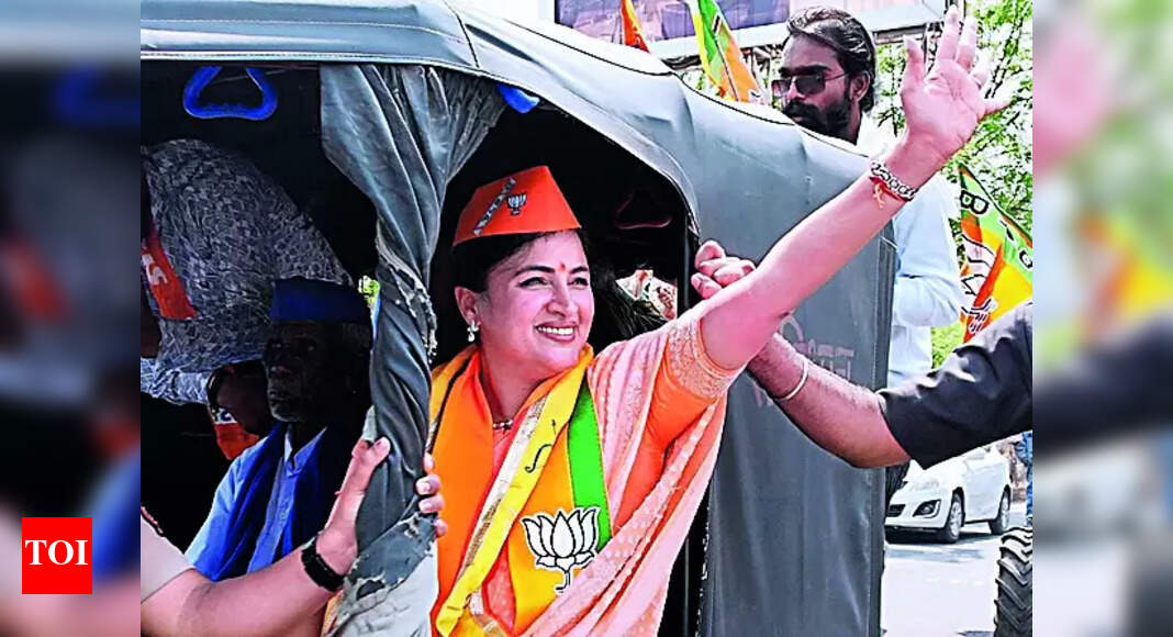 Entire Maharashtra opposition ganging up to decimate me: BJP candidate ...