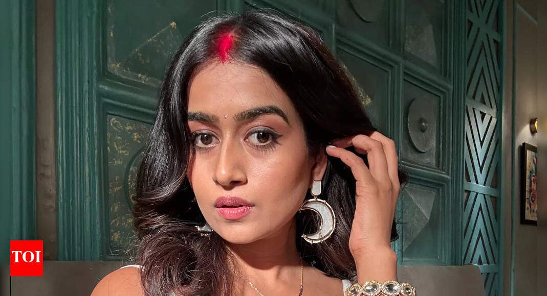 Actress Manisha Saxena bids adieu to Milke Bhi Hum Na Mile; shares a ...