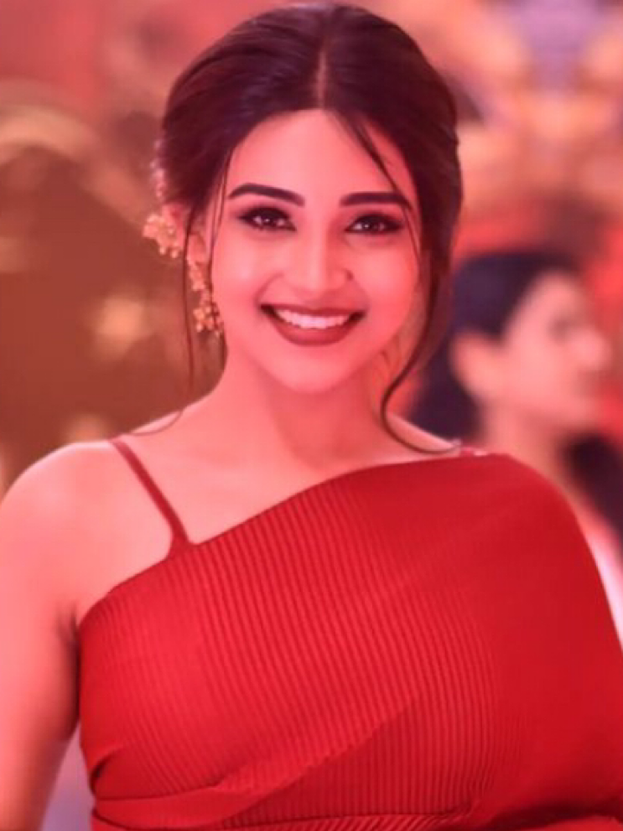 10 adorable saree looks of Dharshana Sripal | Times of India