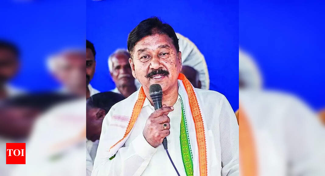 MLA Krishnamurthy: Car Tyre Burst: Kollegala Mla Krishnamurthy Suffers ...