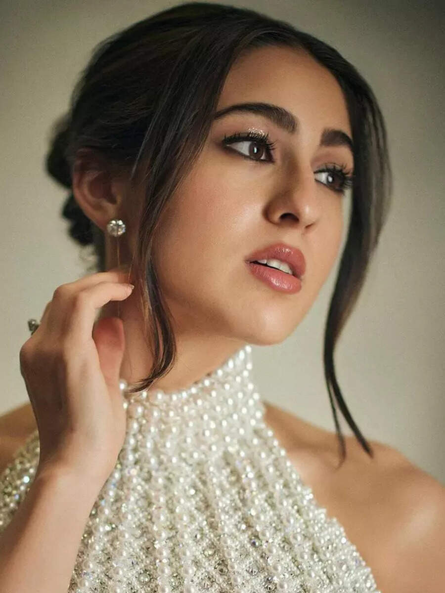 Sara Ali Khan flaunts her luscious locks | Times of India