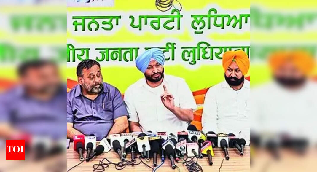 Arvind Kejriwal: Bittu Attacks Kejri, Says He Must Resign On Moral ...