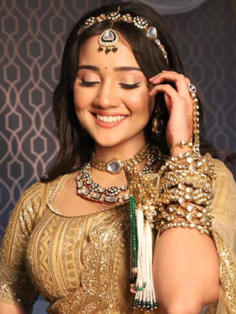 15 Unmissable glamorous desi looks of Ashi Singh | Times of India