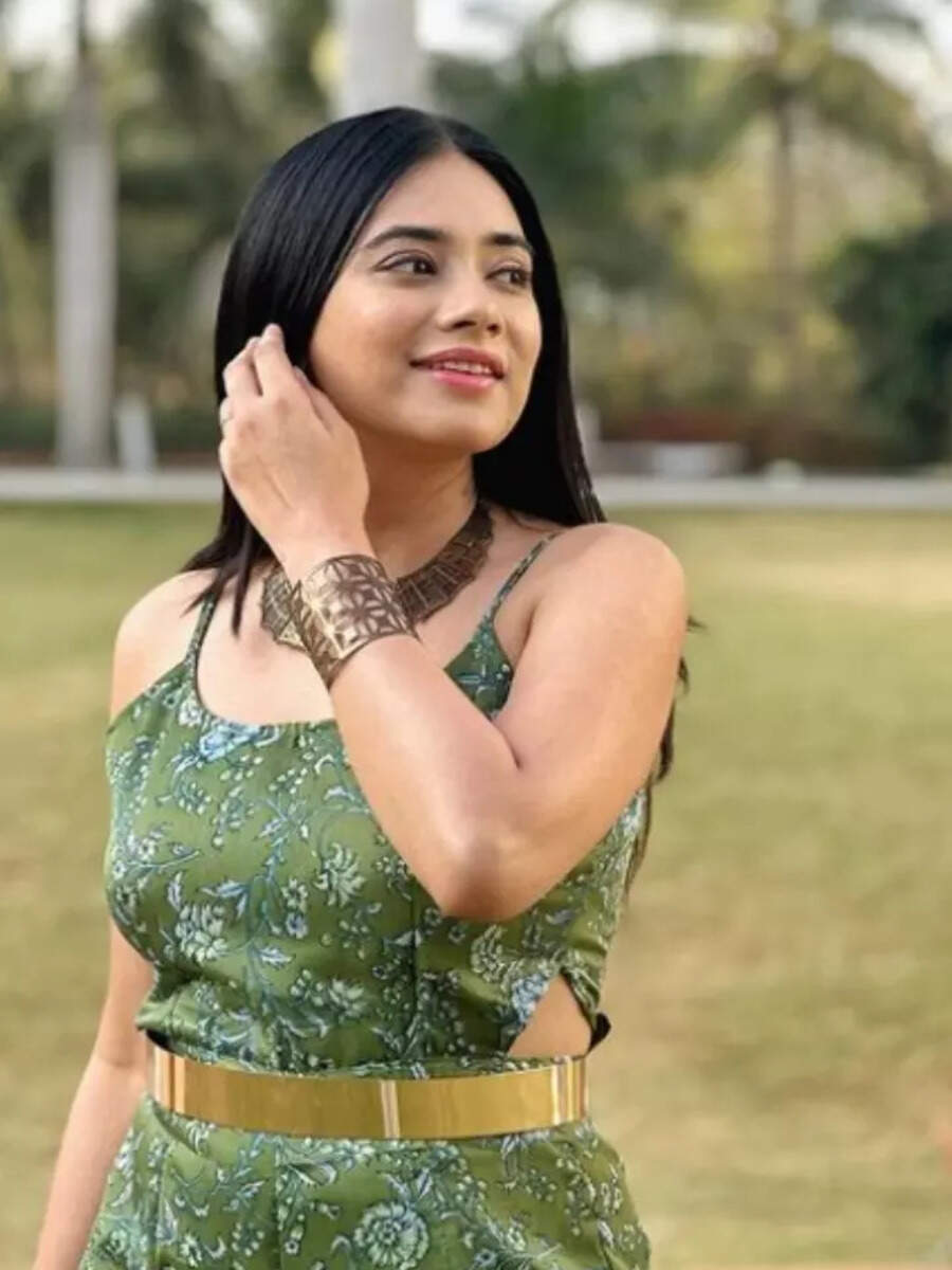 Dimple Biscuitwala's chic ensemble Impresses fans | Times of India