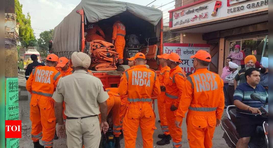 No end in sight to Kumaon crisis: NDRF joins IAF to battle Uttarakhand forest blaze, 8 new fires ...