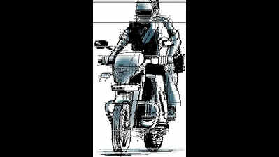 Biker: Helmetless Biker Dies In Accident | Kolkata News - Times of India