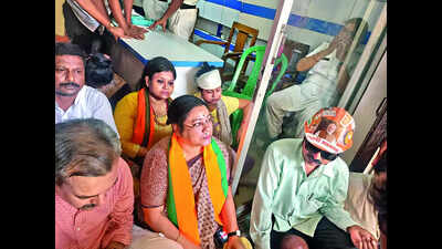 BJP: Bjp Neta Injured In Attack, Anandapur Ps Gheraoed | Kolkata News ...